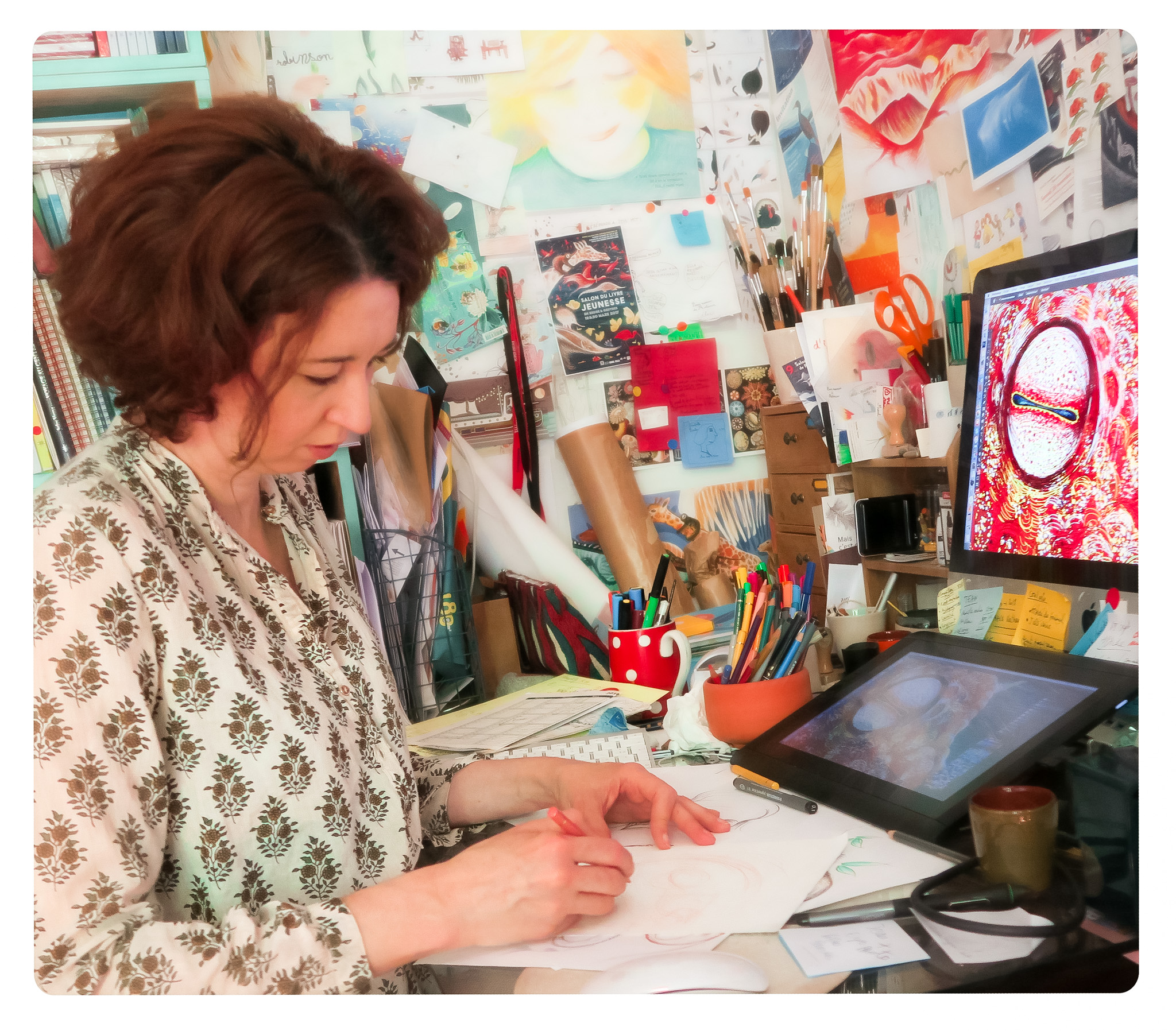 L’auteure et illustratrice Isabelle Simler au festival “Sur un petit ...